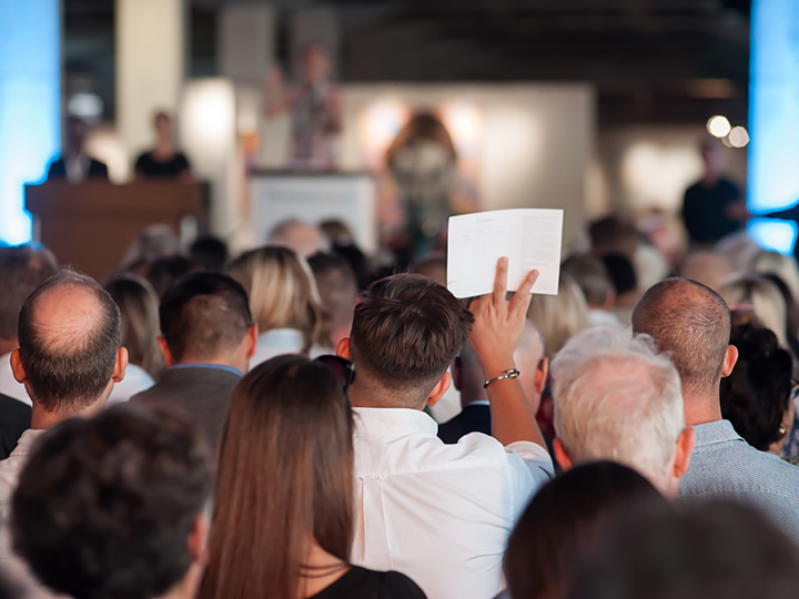 Buy on Online Auction | Strauss & Co